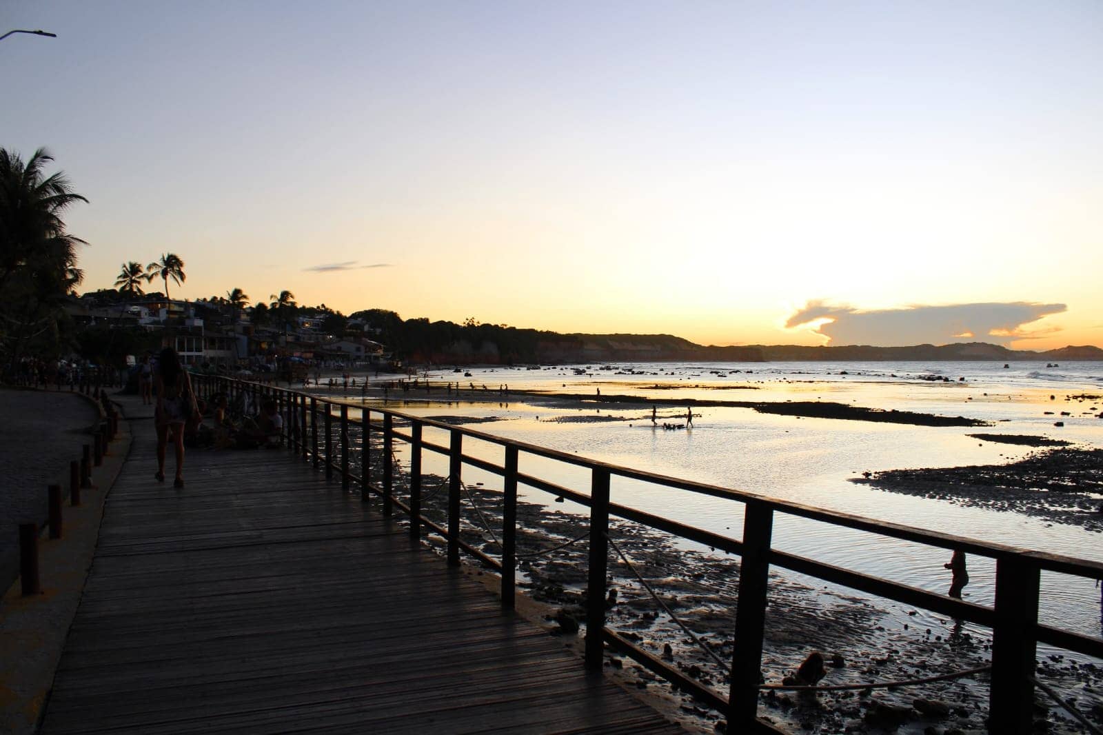 Pôr do Sol Fascinante na Praia do Centro de Pipa: Experiência Única